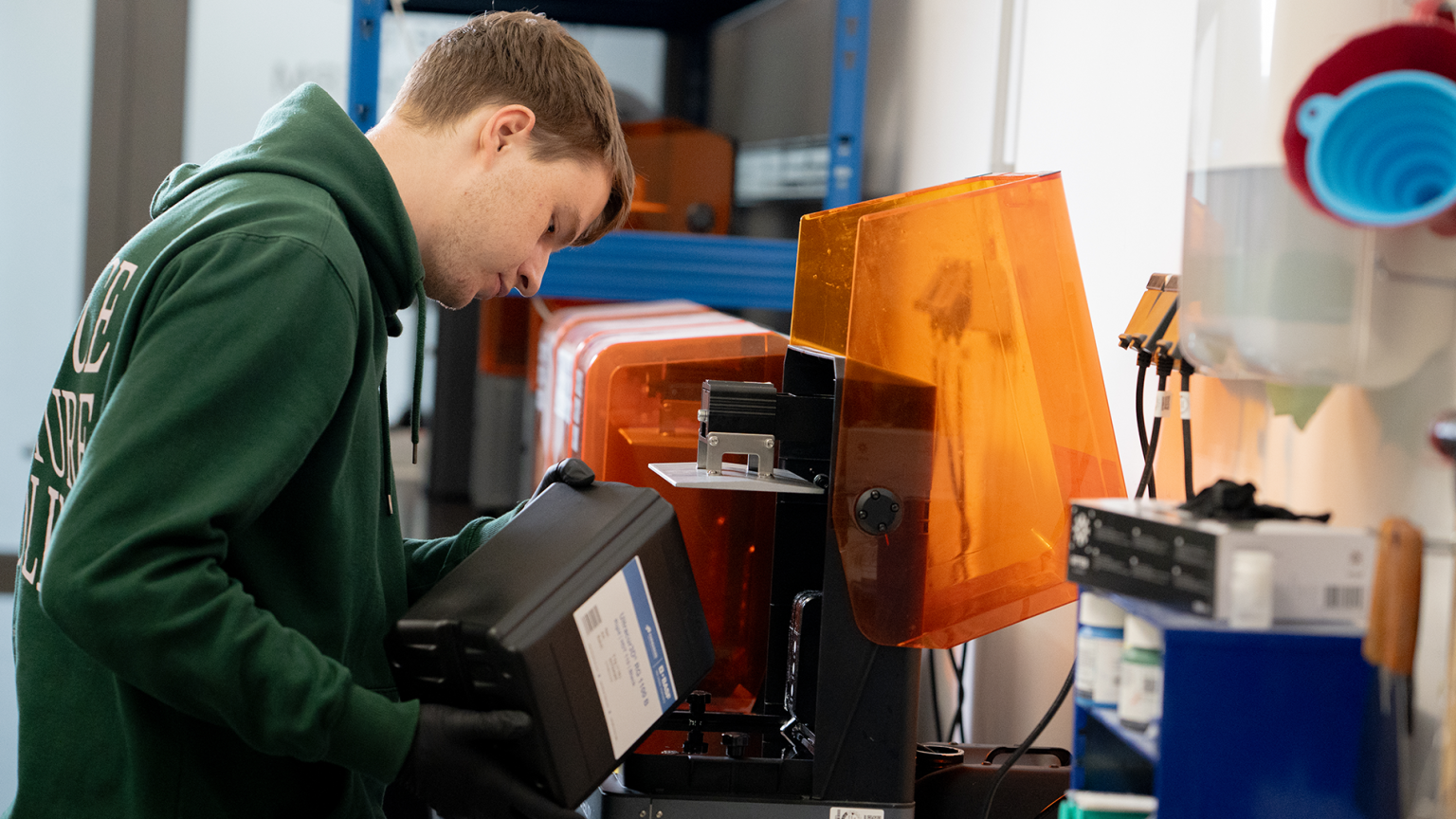 FORWARD AM - Make the Incredible